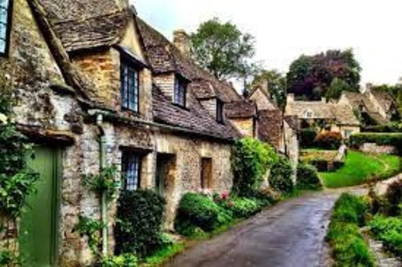 London: Voyagers Private Luxury Day Tour of the Cotswolds - Key Points