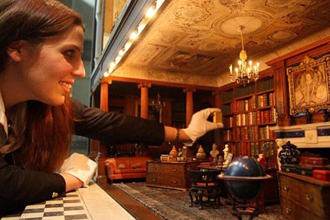 London, Windsor Castle and Hampton Court Palace Guided Tour - Panoramic Tour of London