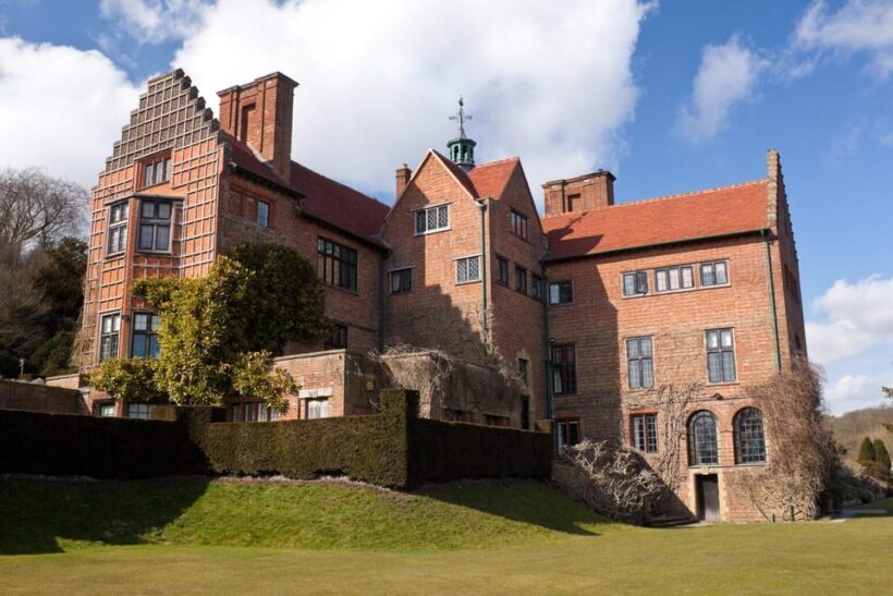 London: Winston Churchill Family Home with Transportation - Key Points