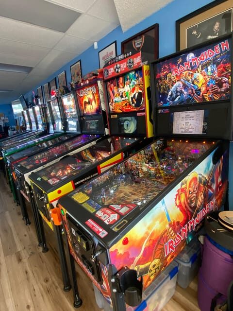 Long Beach: Pinball Arcade 40 Pinball Machines on Freeplay - Key Points