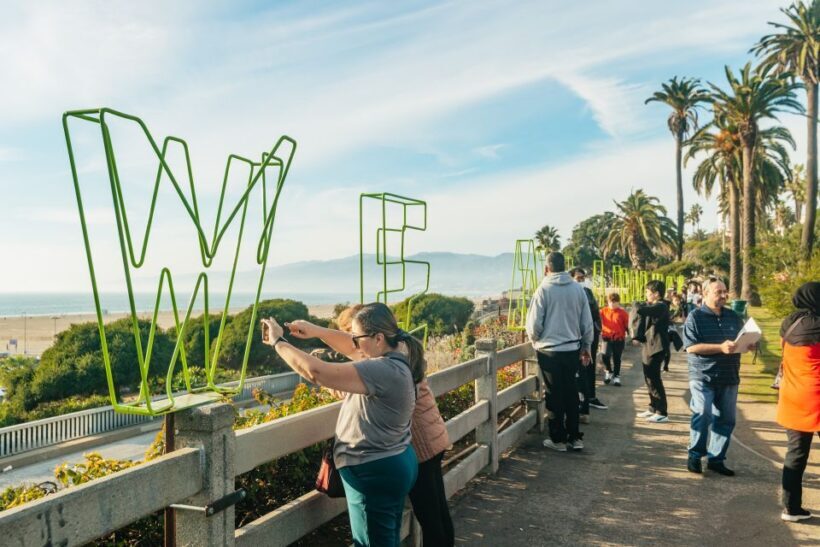 Los Angeles: City Group Tour with Hollywood & Beverly Hills - Transportation and Group Size