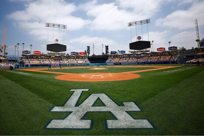 Los Angeles Dodgers Game with Japanese Speaking Concierge - Introduction: A Tailored Baseball Experience in Los Angeles