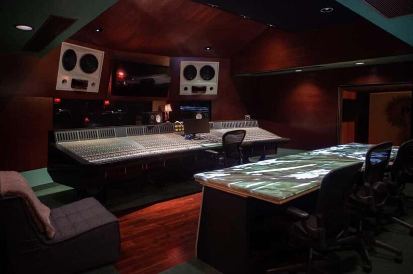 Los Angeles: One On One Recording Studios Tour - An Up-Cclose Look at the Tour Itself