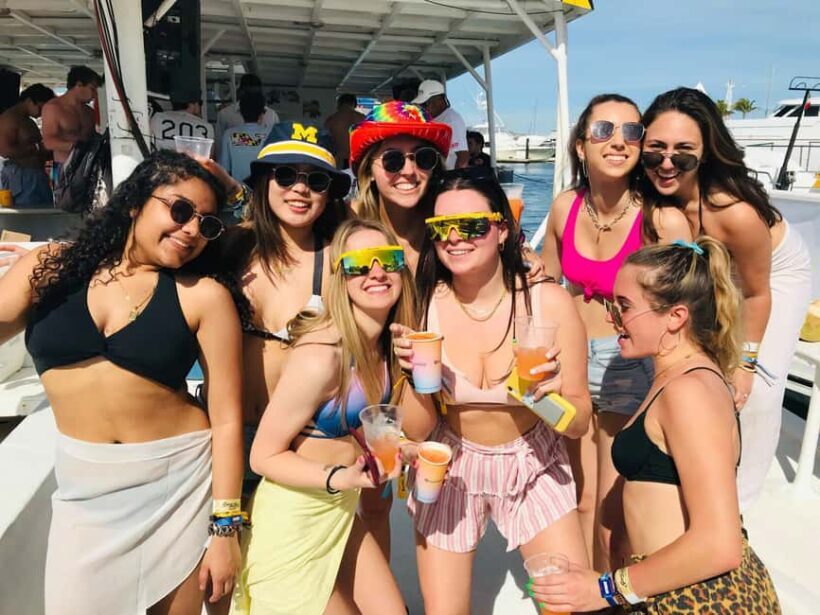 Los Cabos Catamaran: Iconic Sunset Cruise with Drinks & DJ - FAQ