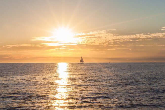 Los Cabos Luxury Sunset Sail with Light Appetizers and Open Bar - The Sum Up