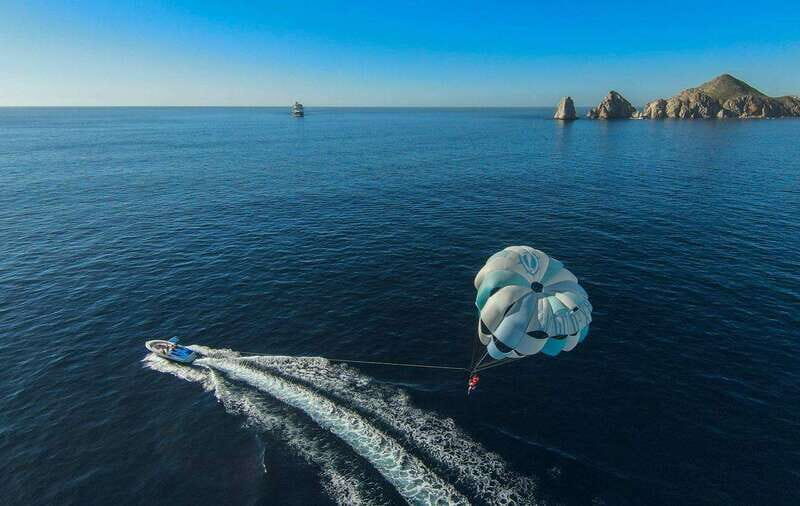 Los Cabos: Parasailing, a new perspective from the skies. - An In-Depth Look at the Parasailing Tour