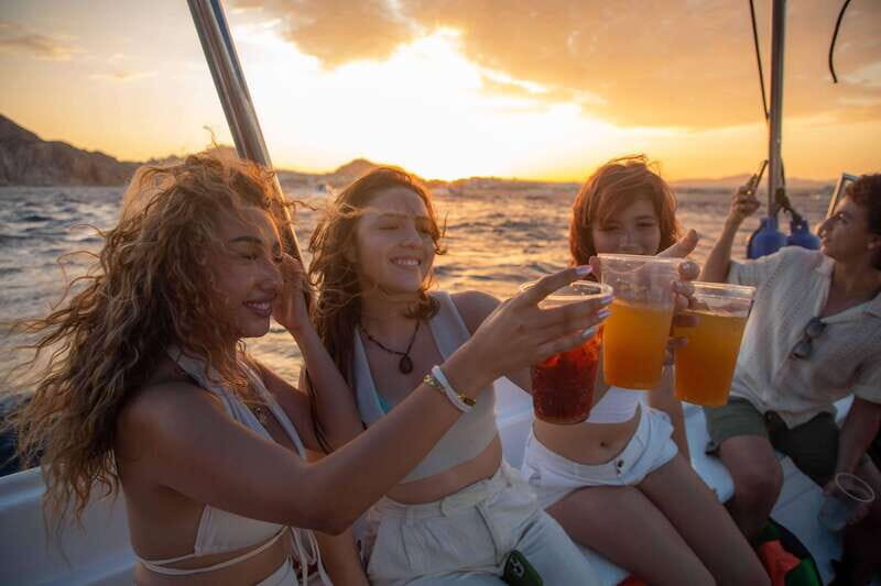 Los Cabos: Sunset Boat Tour to the Arch and Sea Lions - Key Points