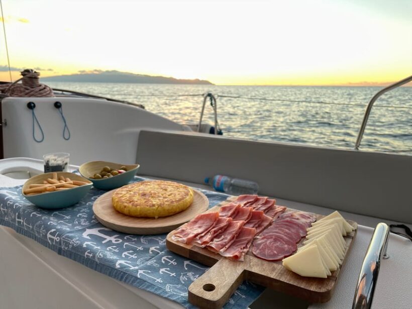 Los Gigantes: Private Sailing Tour with Swim, Drink, & Tapas - Key Points