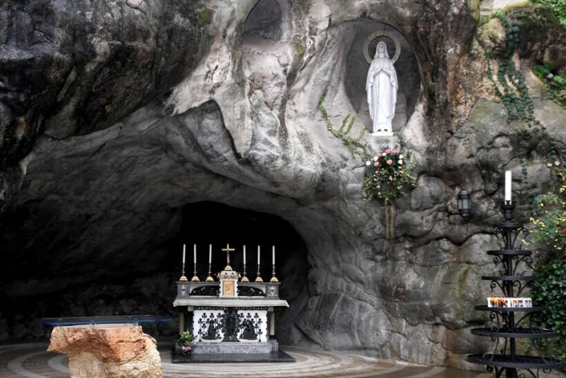Lourdes: Full Day Private Guided Tour with Castle and Market - Key Points