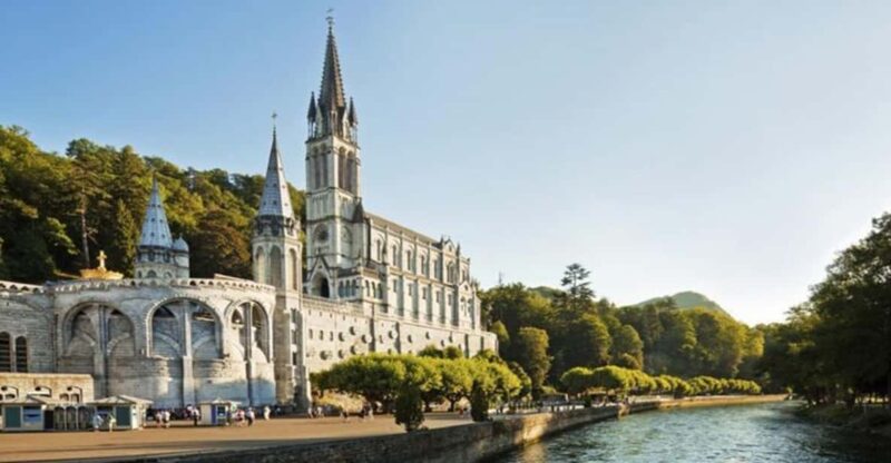 Lourdes: Private Guided Tour in the Sanctuary - Key Points