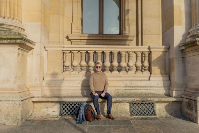Louvre area photo shoot by Paris photographer - Key Points