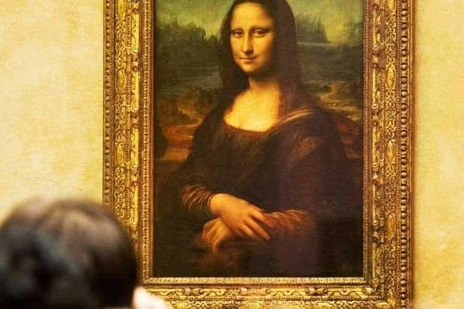 LOUVRE PRIVATE TOUR : Skip the Line & Local Expert Guide - Entry Fees Included - Highlights of the Louvre