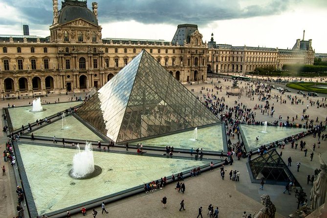 LOUVRE PRIVATE TOUR : Skip the Line & Local Expert Guide - Entry Fees Included - Personalized Experience With a Local Expert
