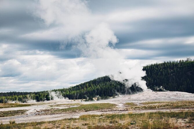 Lower Loop Van Tour from West Yellowstone: Grand Prismatic and Old Faithful - Key Points