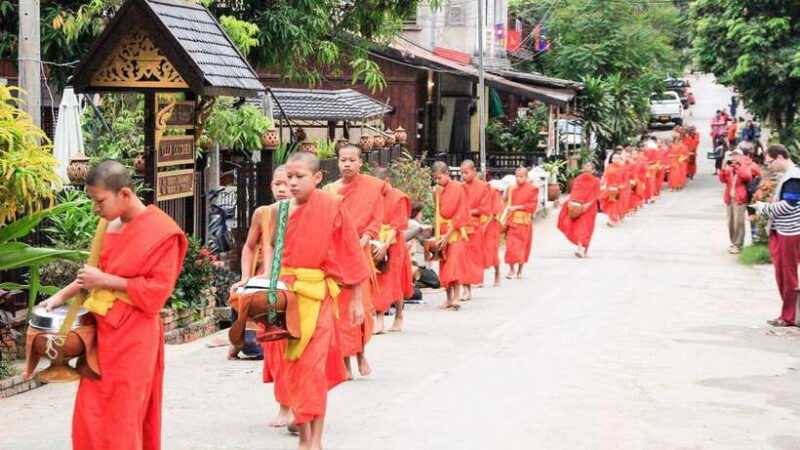 Luang Prabang: Private Must-See Sights and Mount Phousi Tour - Key Points