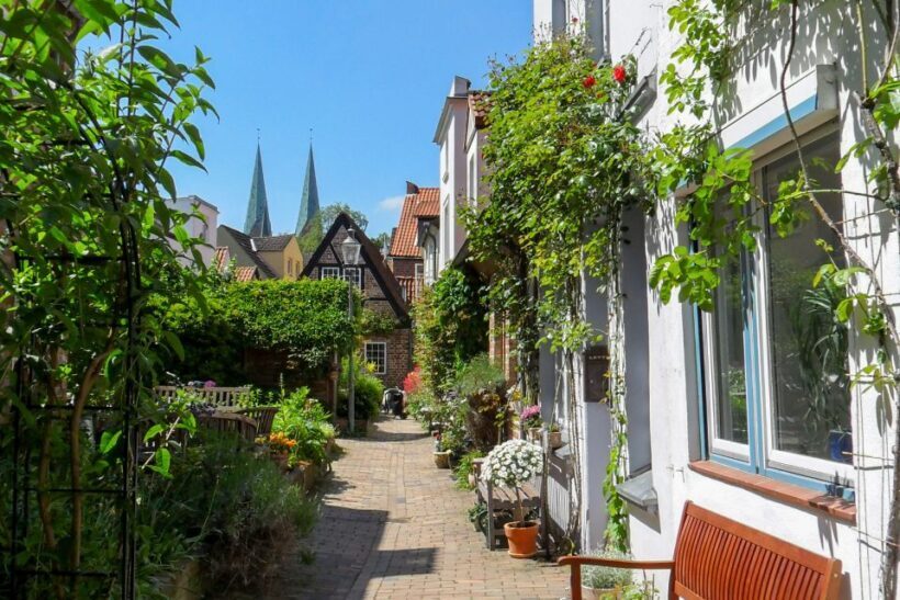 Lübeck: Entertaining Tour Through Hidden Courtyards - A Closer Look at the Tour Experience