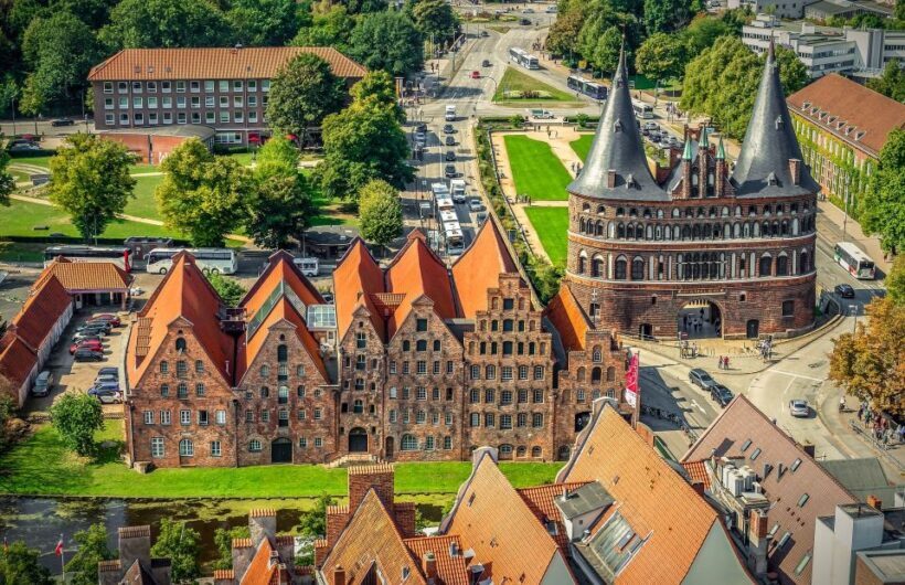 Lübeck: Private Historical and Architectural Walking Tour - Delving into Literature and Local Traditions