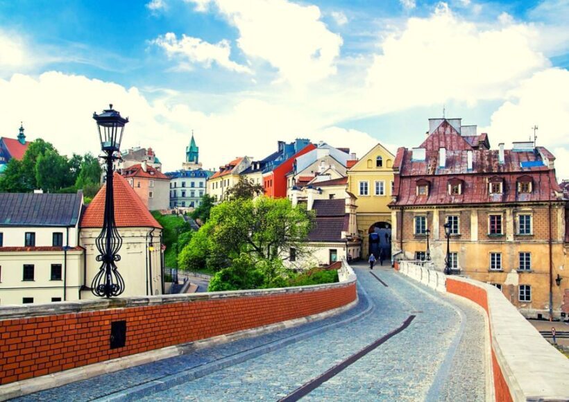 Lublin & Majdanek Small-Group Tour from Warsaw with Lunch - Key Points