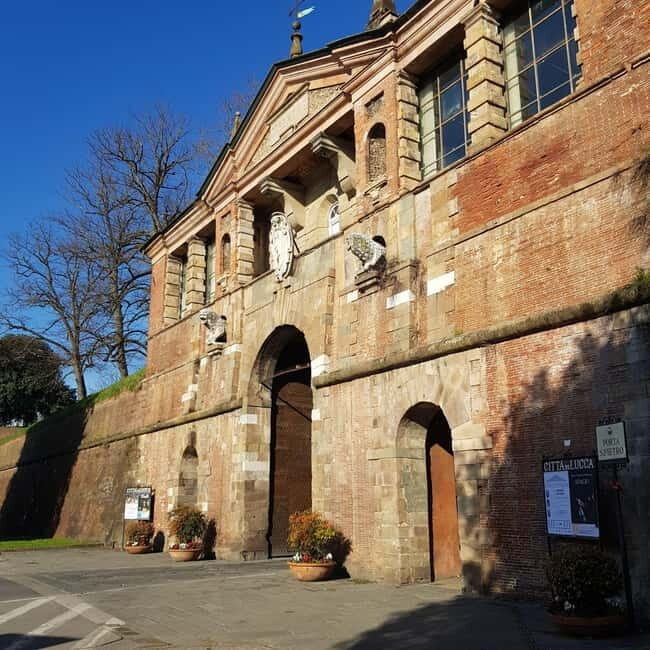 Lucca classica: visita guidata in ITALIANO - Discover Lucca with a Guided Tour in Italian