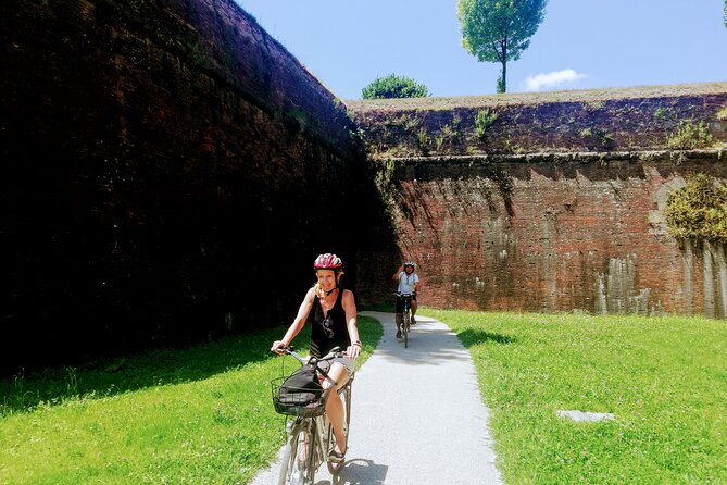 Lucca: Self-Guided Bike Tour + Picnic in the Vineyards - Exploring the Tuscan Countryside
