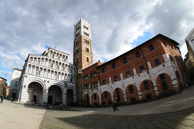 Lucca: Walking to Discover the City of 100 Churches - Exploring Luccas Picturesque Walls