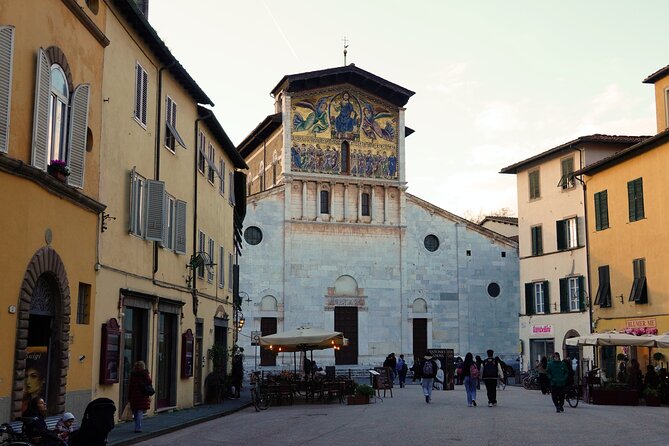 Lucca: Walking to Discover the City of 100 Churches - Discovering Hidden Gems in Luccas Alleyways