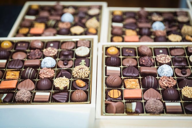 Lucerne CH Experience: Cheese, Chocolate, Chapel Bridge & Château - Ascending to Lucerne Castle