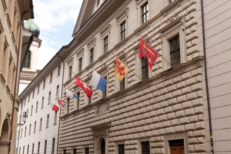Lucerne: Classic City Walking Tour - Crossing the Historic Chapel Bridge