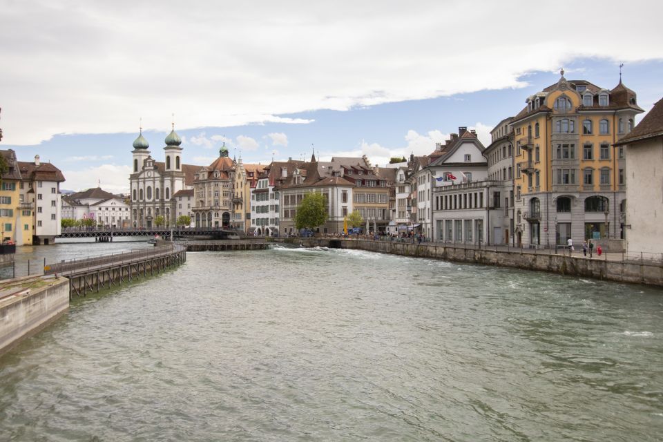 Lucerne: Express Walk With a Local in 60 Minutes - Guide and Language