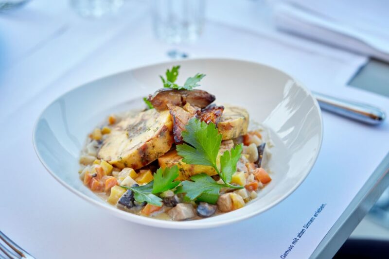 Lucerne: Lake Lucerne 1st Class Cruise With Gourmet Lunch - Since You Asked