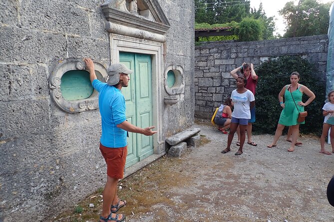 Lumbarda-Sunset Kayaking Experience With Picnic: Wine and Sweets - Exploring the Croatian Islands