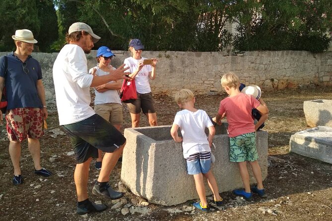 Lumbarda-Sunset Kayaking Experience With Picnic: Wine and Sweets - Indulging in Local Delicacies