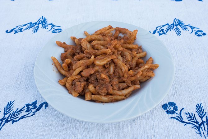 Lunch or dinner and cooking demo at a local home in Chieti - Practical Considerations