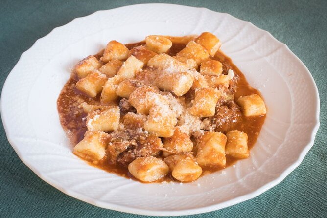 Lunch or dinner and cooking demo at a local home in Padova - An In-Depth Look at the Experience