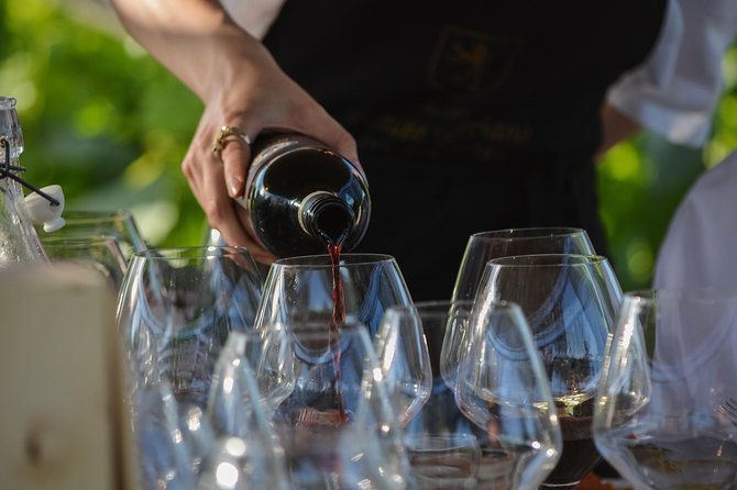 Lunch With Wine Tasting Review - Seamless Meeting and Accessibility