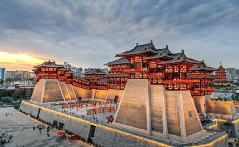 Luoyang walking night tour with local dinner old town - A Closer Look at the Itinerary