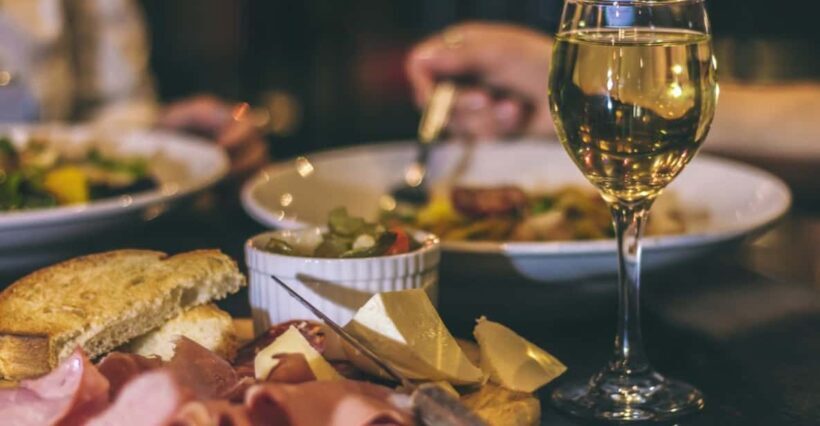 Luxembourg: Italian-Style Dinner in a Vintage Bus - An Engaging Way to Discover Luxembourg and Italian Cuisine
