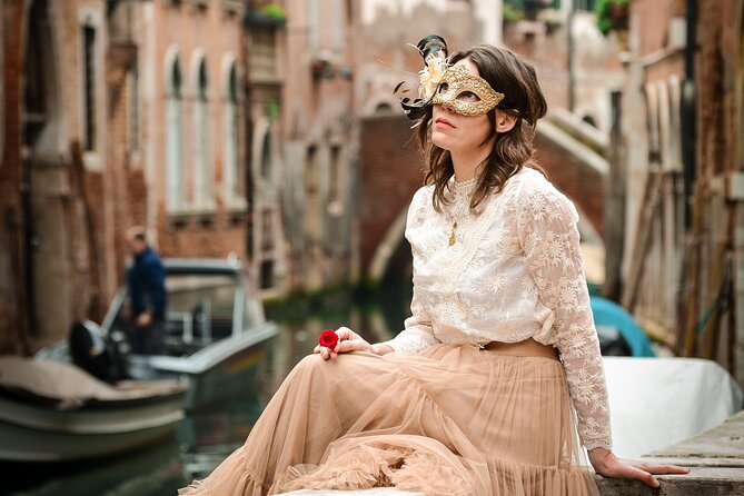 Luxurious Photoshoot in Venice - Exploring Iconic Venetian Landmarks