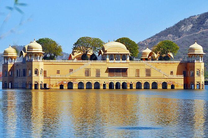 Luxury Delhi Agra Jaipur with Udaipur(Lake City) Tour in 7 Days - Transport and Group Dynamics
