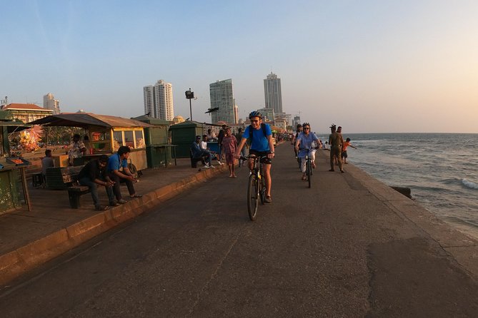 Luxury Night Cycle Tour of Colombo - Key Points