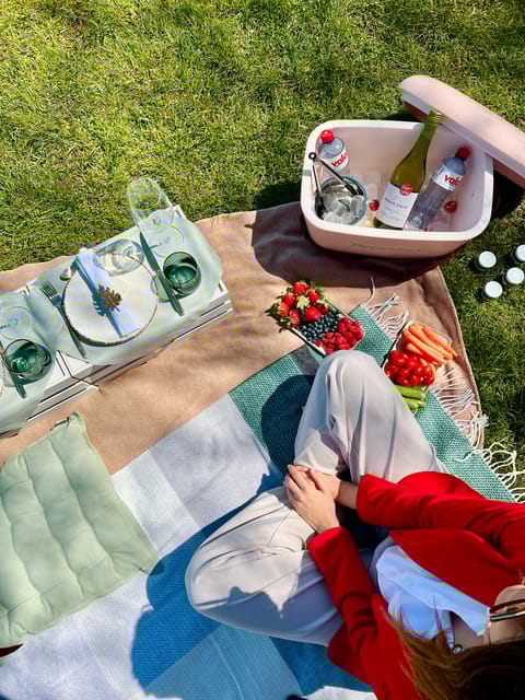 Luxury Picnic by Zurich Lake - Beverage Selection