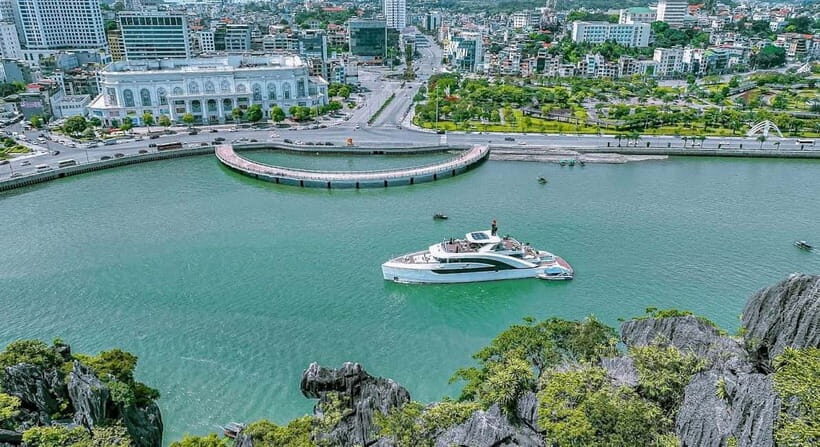 Luxury Saquila Yacht Explore Halong Bay from the Harbor - FAQs