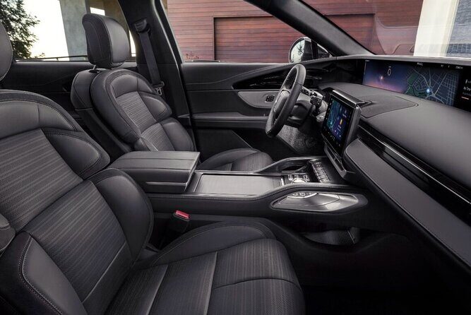 Luxury Sedan O'Hare/Midway Airport (Curbside)  Chicago Ony Way - A Closer Look at What This Transfer Offers