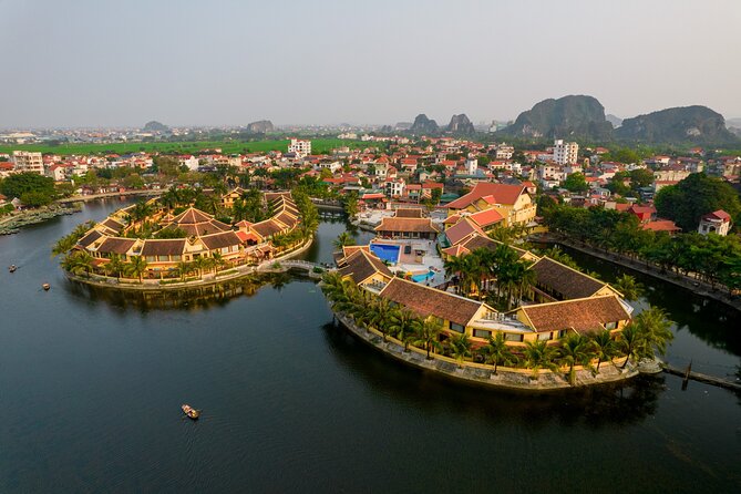 Luxury small Group Hoa Lu - Tam Coc - Mua Cave Max 6 - 8 pax/tour - Tam Coc: Boat Ride Through the Caves
