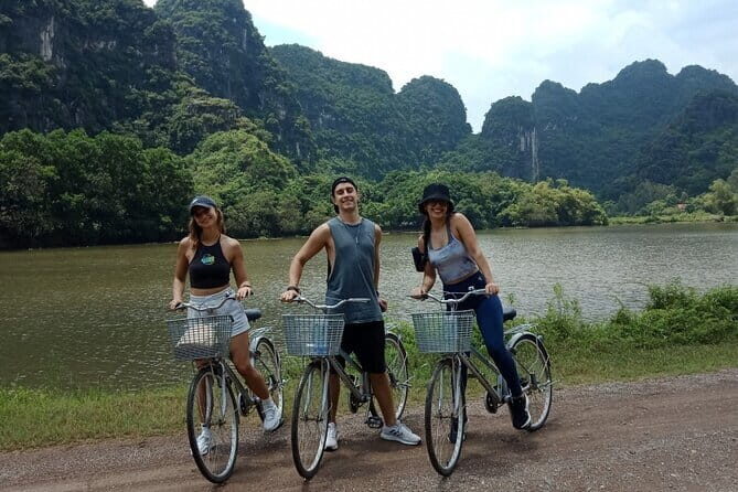 Luxury Small Group Tour From Hanoi to Trang An Boat Trip - FAQ
