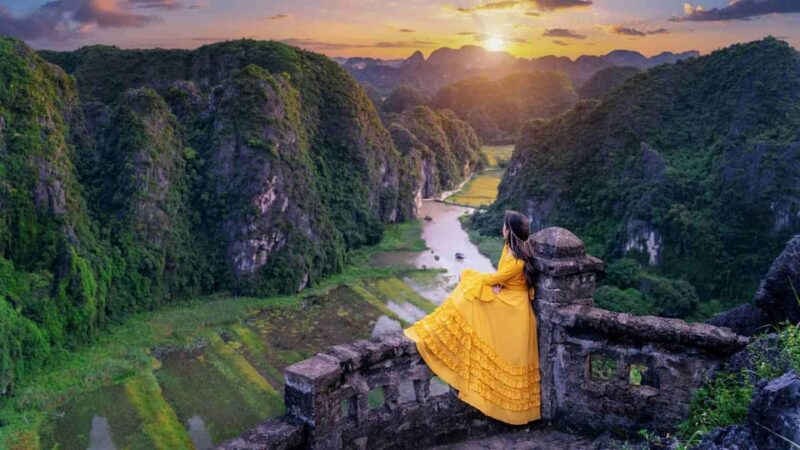 Luxury Tour Bai Dinh-Trang An-Mua Cave Limo Bus-Buffet Lunch - Key Points