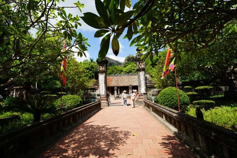 Luxury Tour Bich Dong Pagoda-Hoa Lu-Tam Coc-Mua Cave-Biking - Key Points