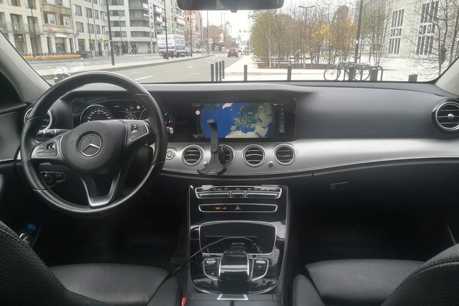 Luxury vehicle from Charleroi airport to the city of Brussels - The Sum Up