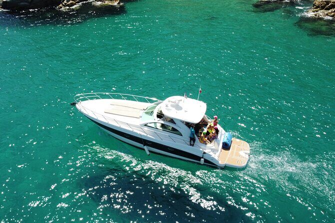 Luxury yacht for private tour EN Cabo San Lucas - An In-Depth Look at the Cabo San Lucas Private Yacht Experience
