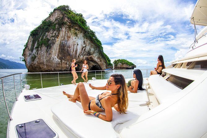 Luxury Yacht & Snorkel with All inclusive Open bar and lunch - Value for Money